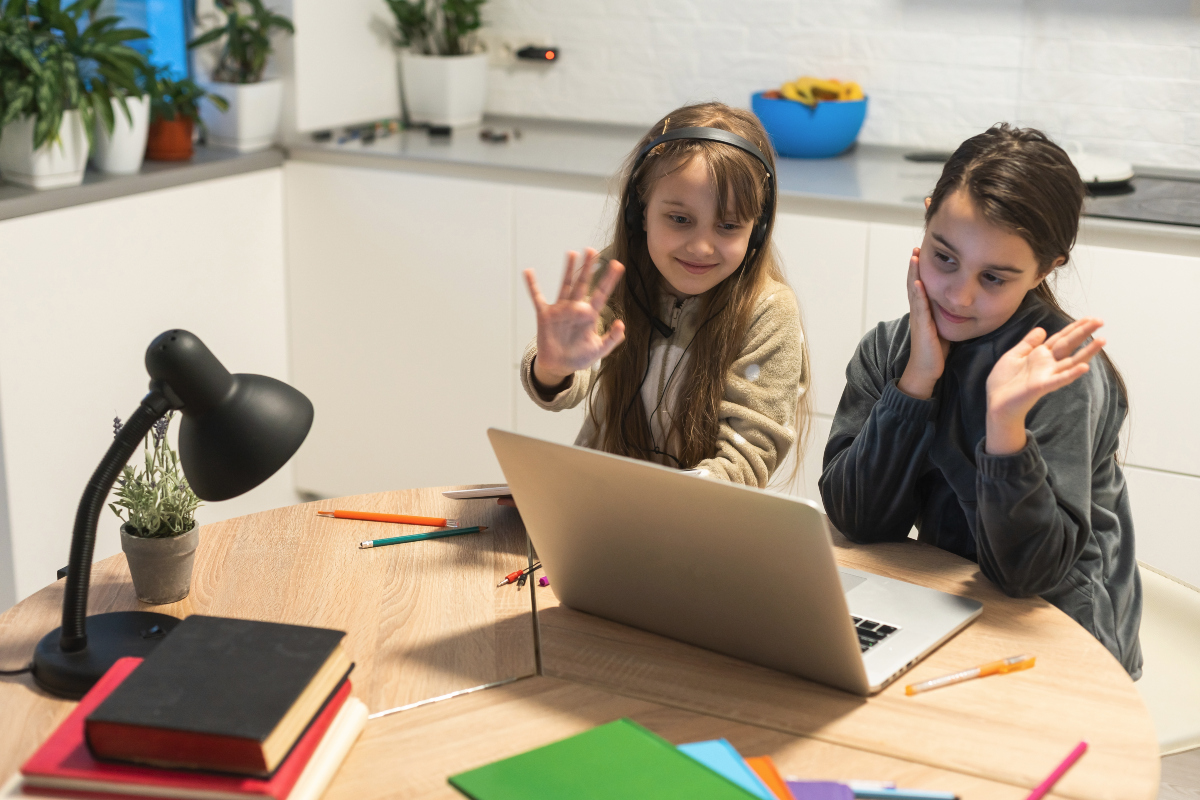 Când se folosește prezentul continuu în limba engleză? Present ...